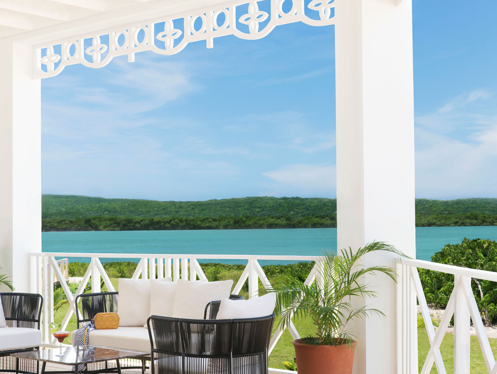 Excellence Club ocean view bar